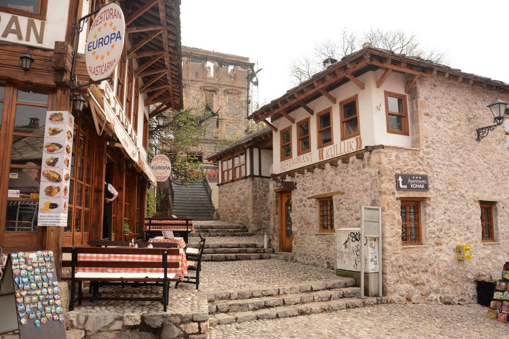 Najkraća ulica u Mostaru krije brojne tajne i zanimljivosti - Jabuka.tv