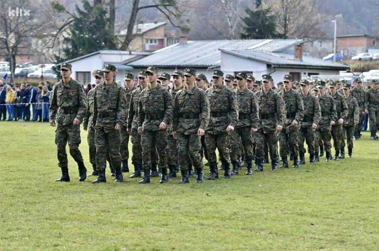 Oružane snage BiH bogatije za 204 nova vojnika - Jabuka.tv
