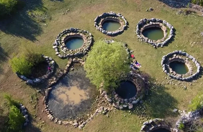 Misteriozni bunari u Dalmatinskoj zagori pravi su prizor iz bajke ...