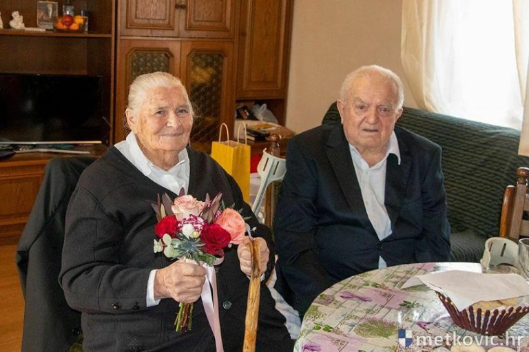 Kata i Ivan Marušić proslavili 70 godina braka - Jabuka.tv