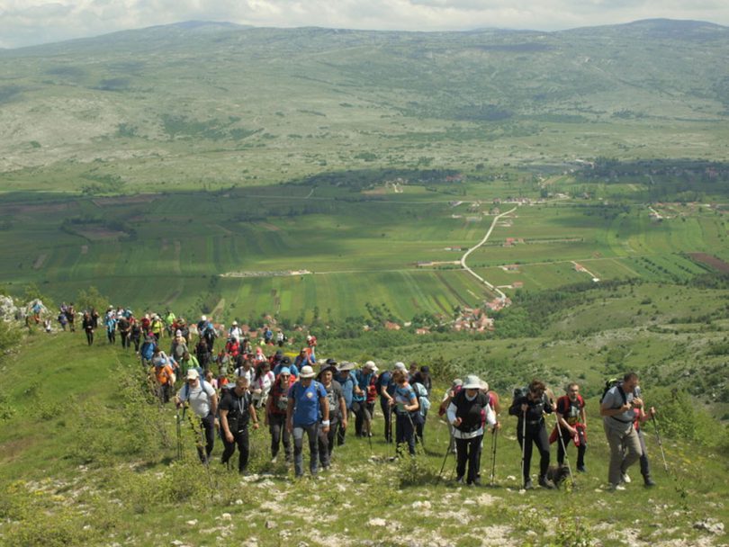 Stazom hrvatskih kraljeva hodali planinari iz Hrvatske i BiH - Jabuka.tv