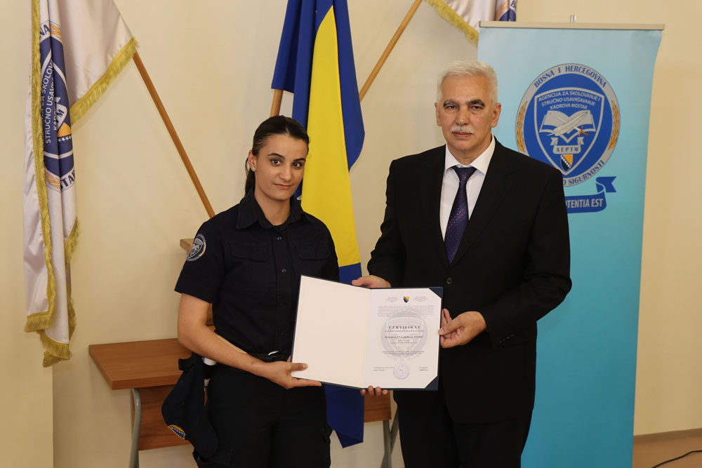 MUP ŽZH dobio 30 novih policajaca - Jabuka.tv