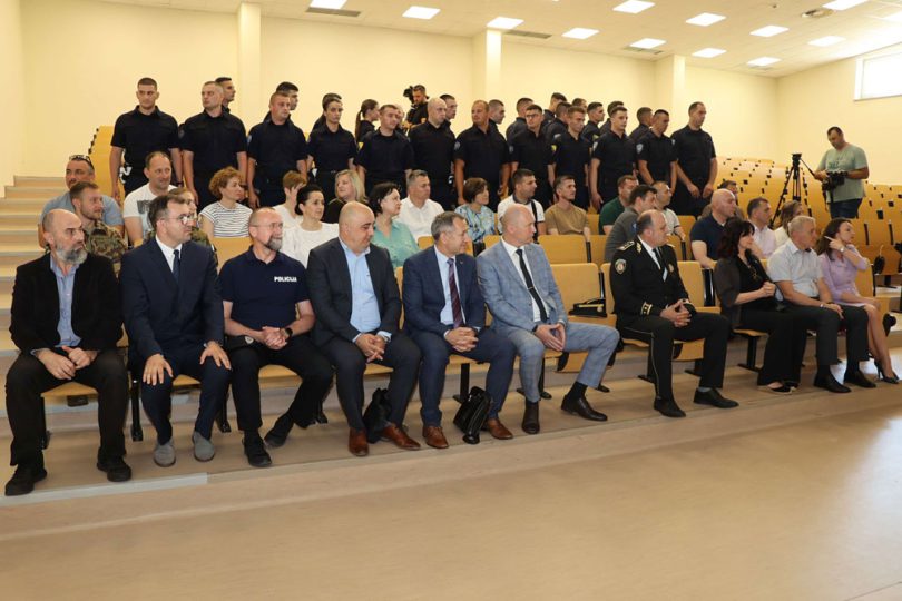MUP ŽZH dobio 30 novih policajaca - Jabuka.tv