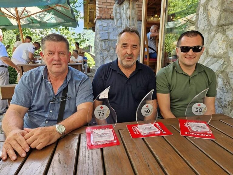 Nagrađeni darovatelji krvi iz Širokog Brijega - Jabuka.tv