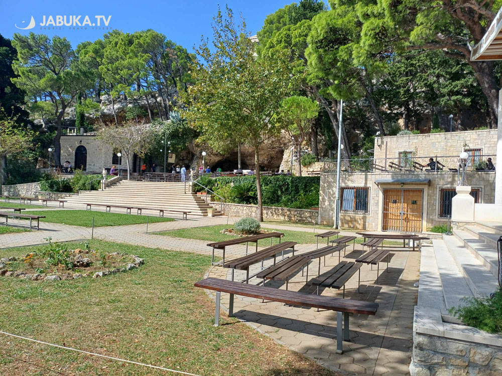 Vepric – mali Lurd u zagrljaju Biokova - Jabuka.tv