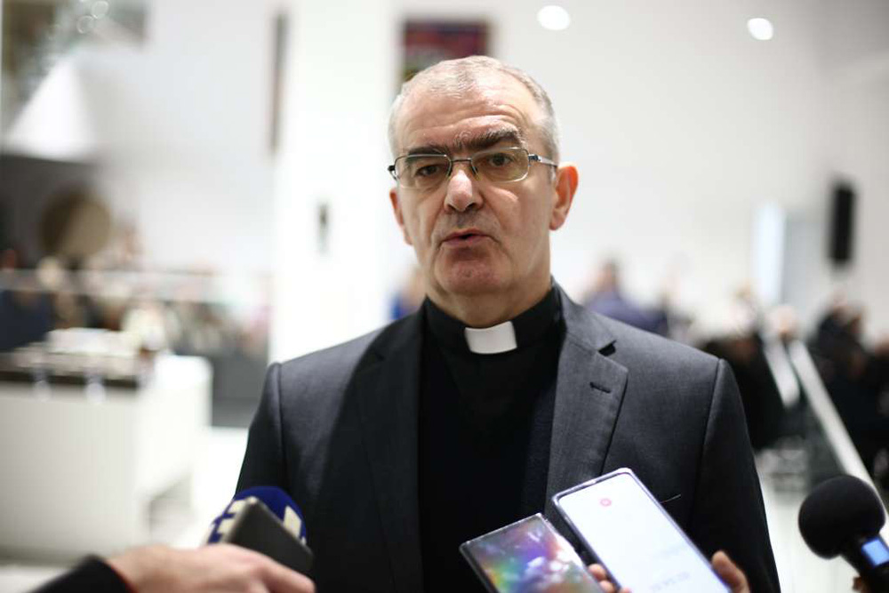 Predstavljena knjiga “Biskup Perić i međugorski fenomen” - Jabuka.tv