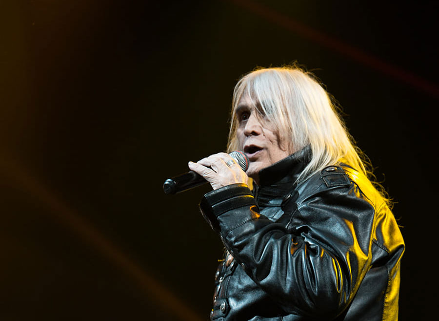 Umro kontroverzni pjevač Bora Čorba - Jabuka.tv