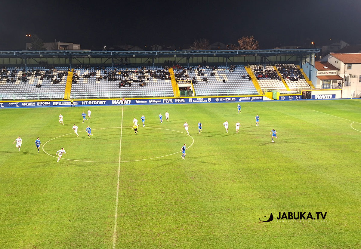 Travnjak od 1,3 milijuna eura pao na prvom ispitu - Jabuka.tv