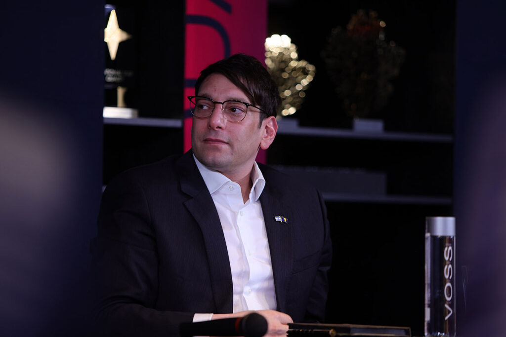 Preminuo otac Amira Kabirija - Jabuka.tv