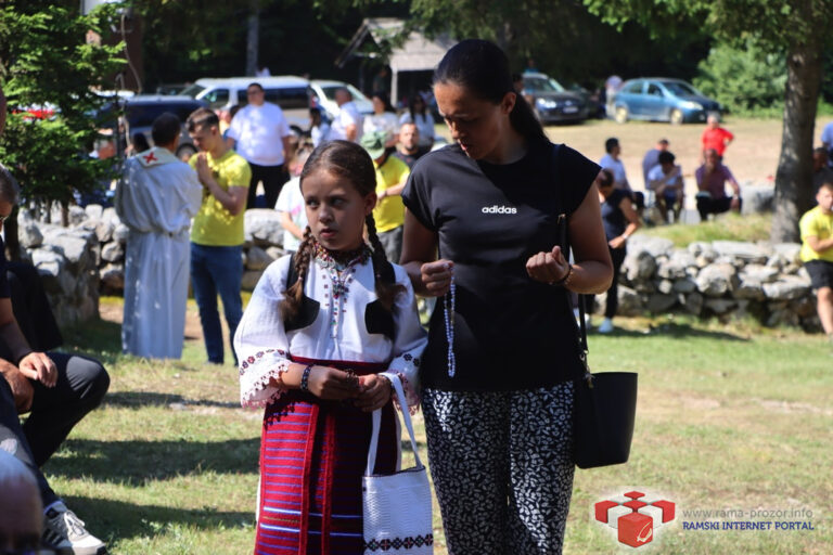 Tisuće vjernika na Divinu danu: Zavjeti, molitva i duhovna snaga s Vran ...