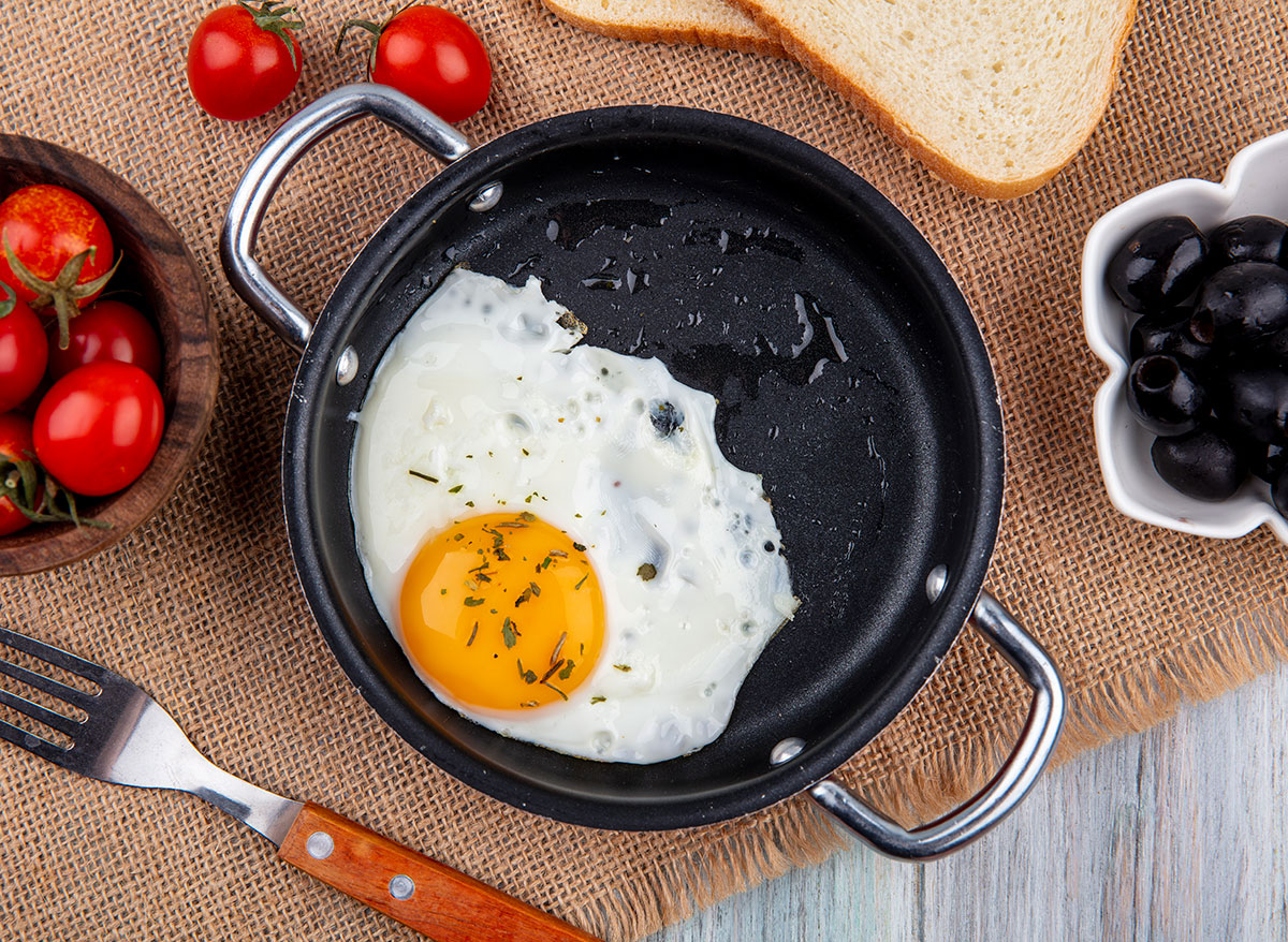 Viralni trik: Može li krastavac zamijeniti ulje kod prženja jaja ...