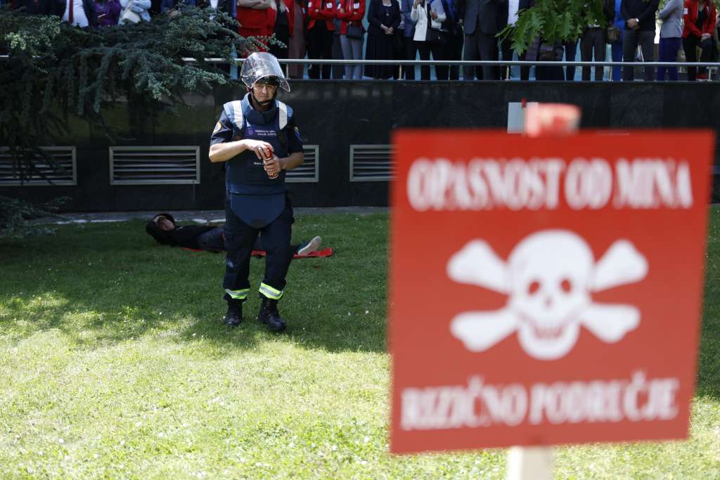 Deminiranje u BiH usporeno: Nedostatak novca i donatora glavni problem ...