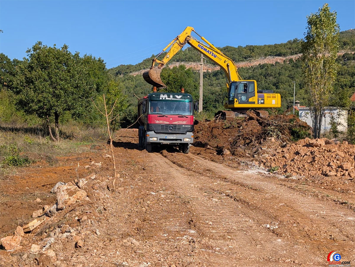Teška mehanizacija na terenu: Radovi na Južnoj obilaznici u Grudama u punom jeku - Jabuka.tv