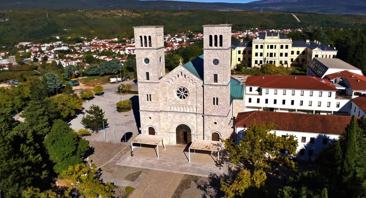 Poslušajte “Baladu o Širokom Brijegu” - Jabuka.tv