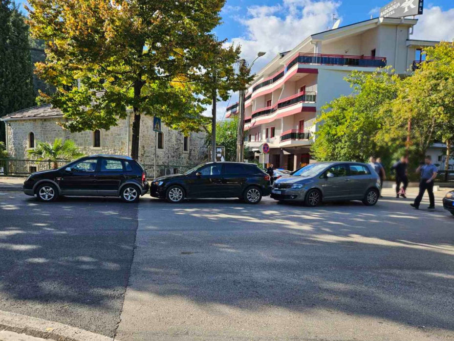 Lančani sudar triju automobila u Mostaru - Jabuka.tv