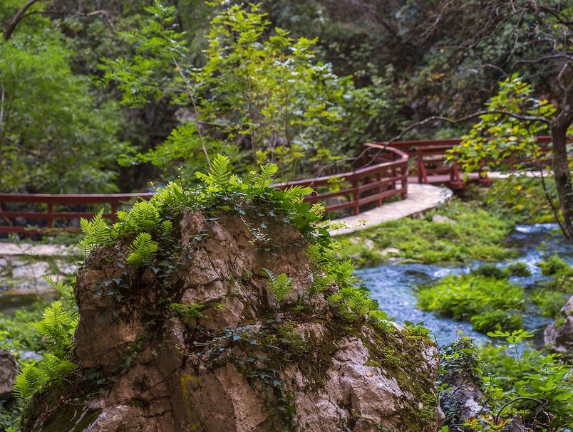 Otkrijte Peć Mlini: Čudo prirode, najduži zipline i tragovi ...