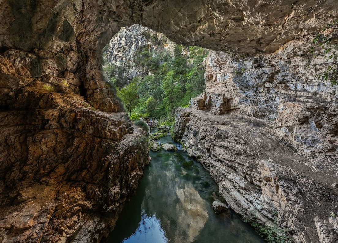 Otkrijte Peć Mlini: Čudo prirode, najduži zipline i tragovi ...