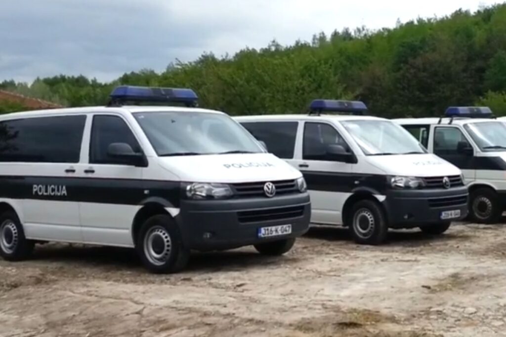 Jajce: 14-godišnjak lažno prijavljivao bombe u osnovnim školama - Jabuka.tv