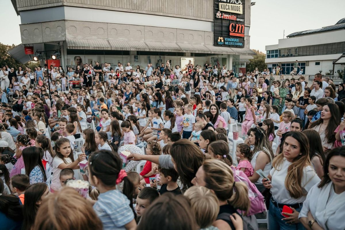 Lutkarska predstava “Vuk i kozlići” oduševila mališane u Širokom ...