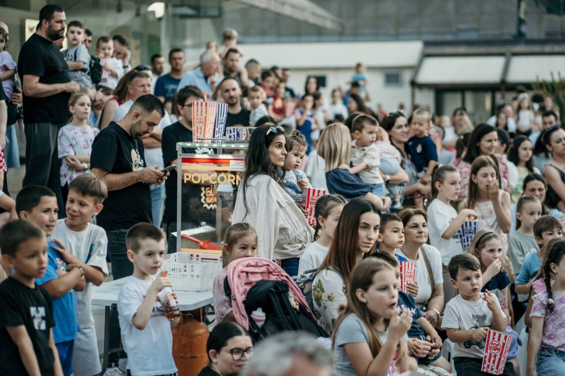 Lutkarska predstava “Vuk i kozlići” oduševila mališane u Širokom ...